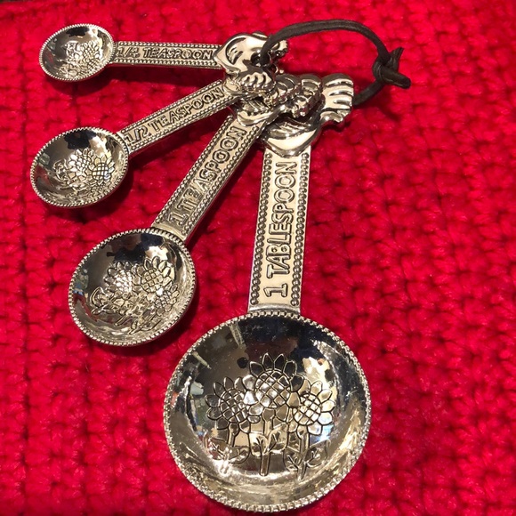 Source Unknown | Kitchen | Nwot Metal Chickenrooster Set Of 4 Measuring ...